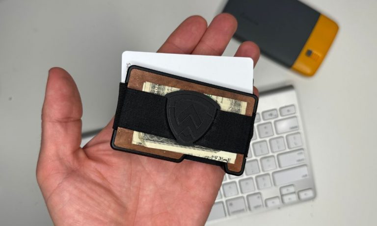 Minimalist Wallets: Why, And What They Are! - Gear43